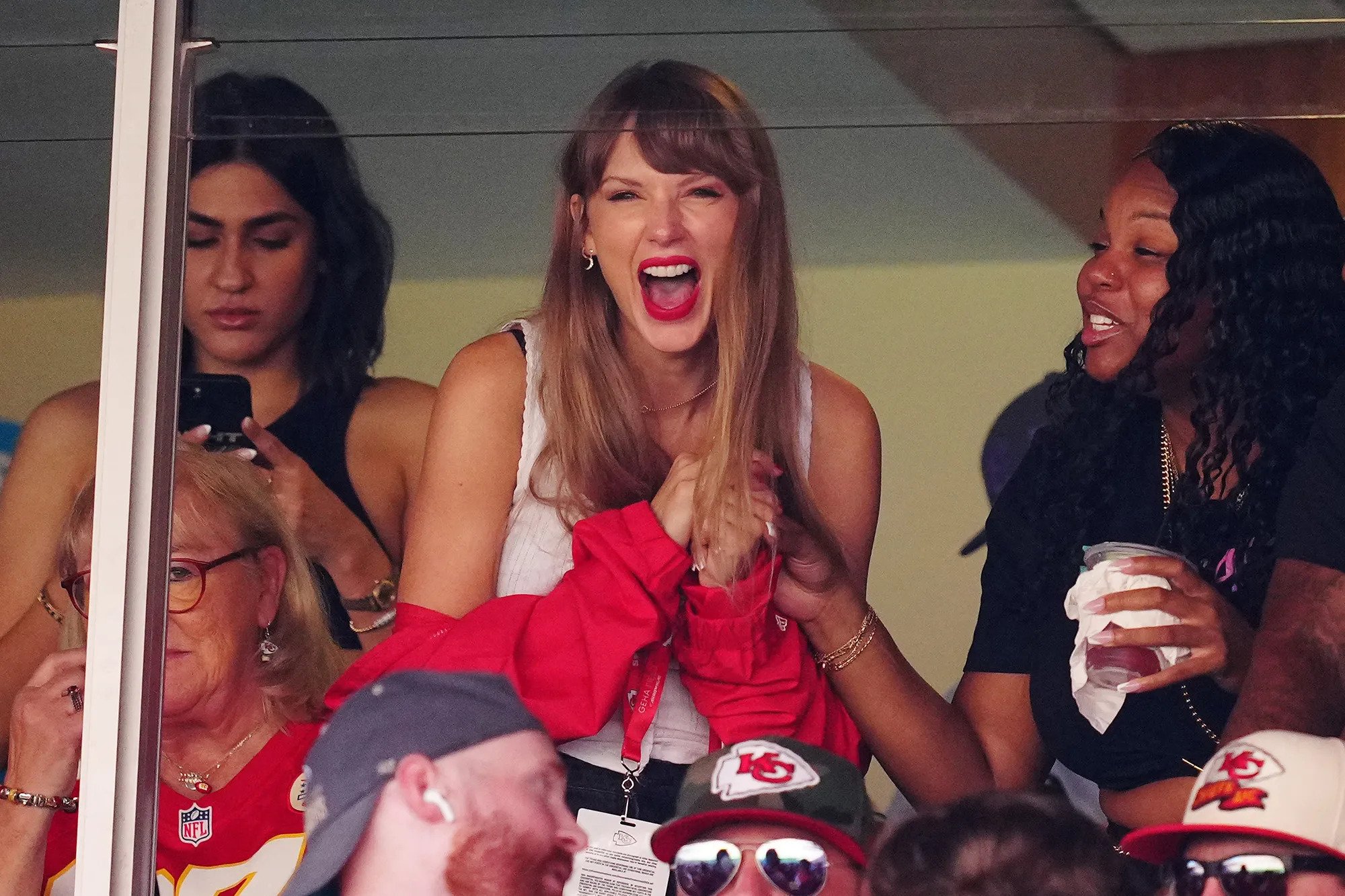 The 'Taylor Swift effect' brings spending boost to football - HUM News
