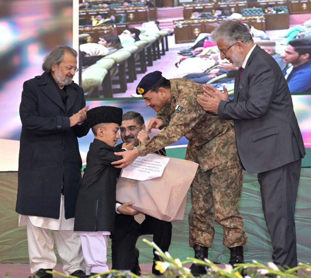 "National Unity and Vigilance", COAS addresses Youth Conference - HUM ...