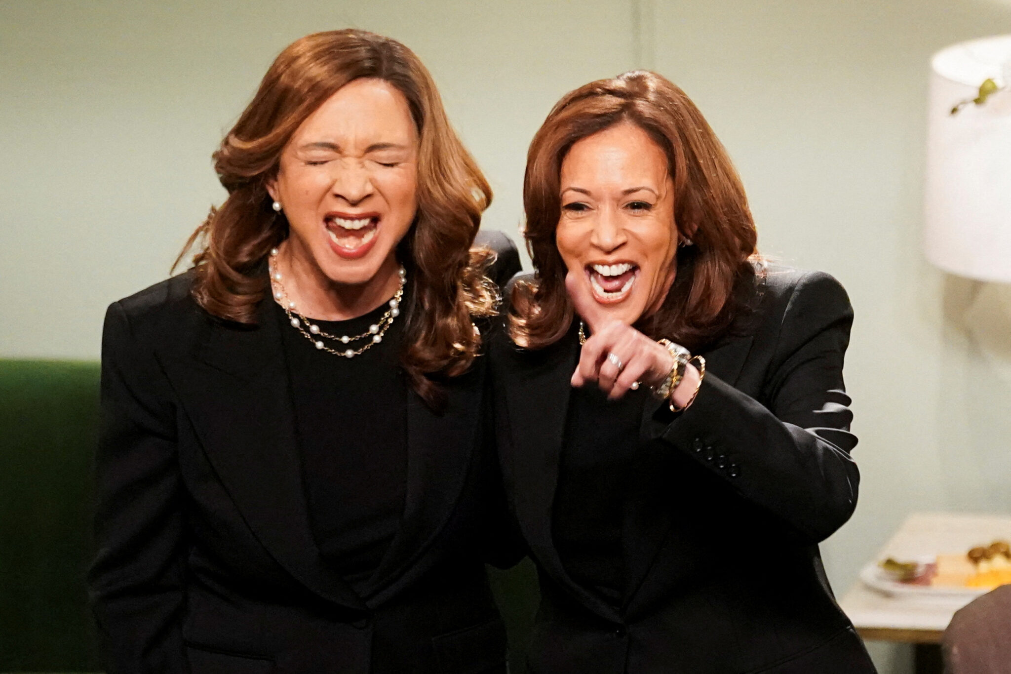 Harris opens SNL, urges US to 'keep Calm-ala' before election - HUM ...