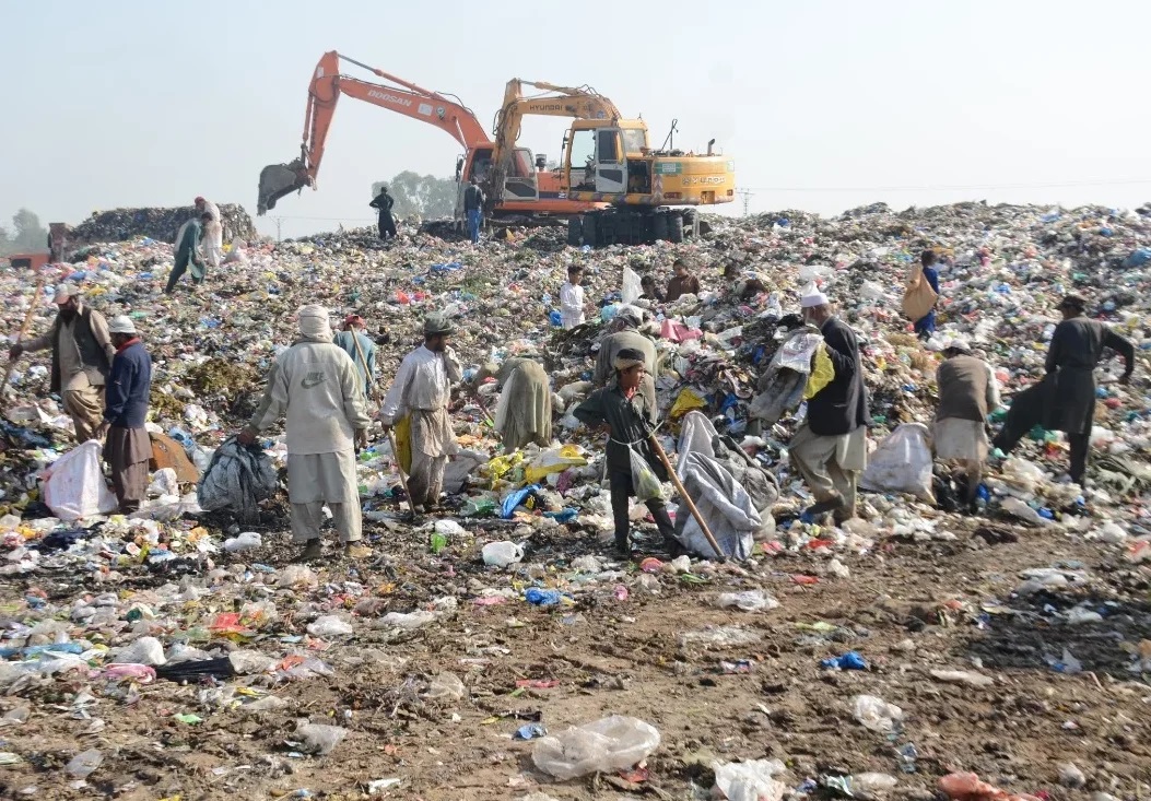 Solid waste management outsourced in 93 districts across Punjab - HUM News