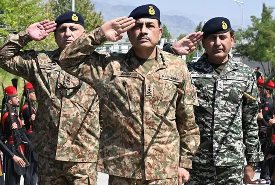 Why are Pakistan Army, Air Force and Navy salutes different? - HUM News ...