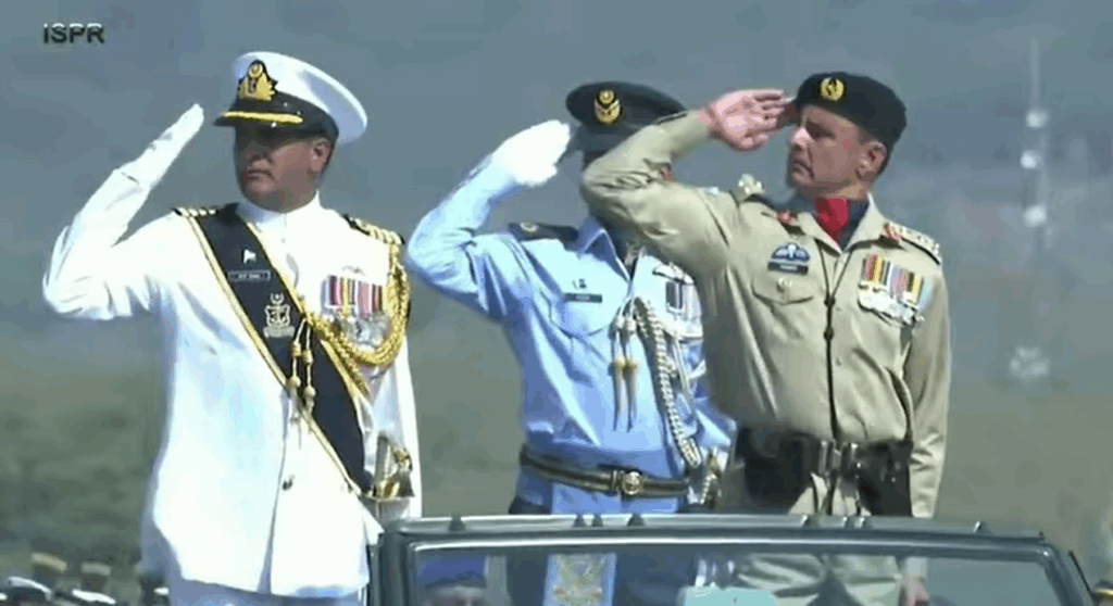 Why are Pakistan Army, Air Force and Navy salutes different? - HUM News ...