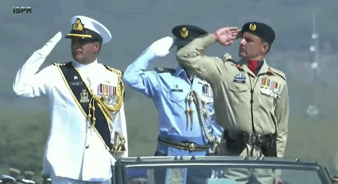 Why are Pakistan Army, Air Force and Navy salutes different? - HUM News ...