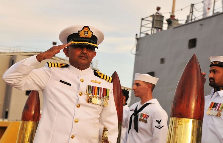 Why are Pakistan Army, Air Force and Navy salutes different? - HUM News ...