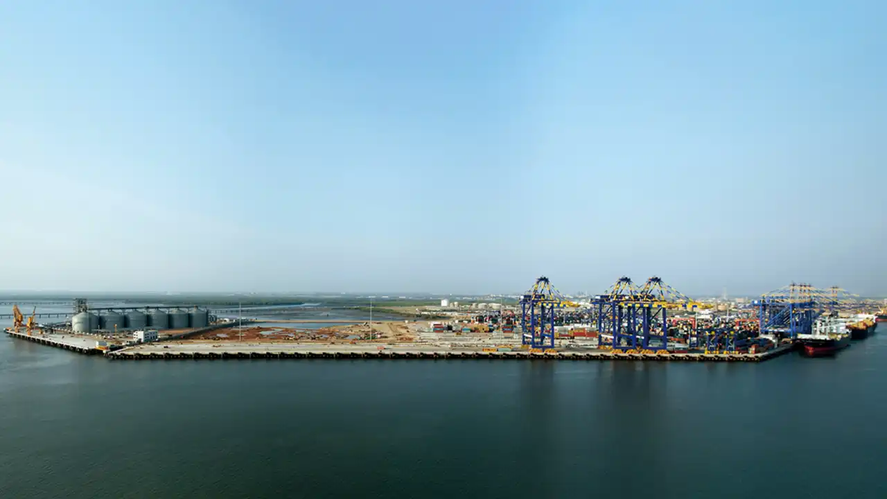 Port Qasim ranked among world’s top 10 improving ports - HUM News